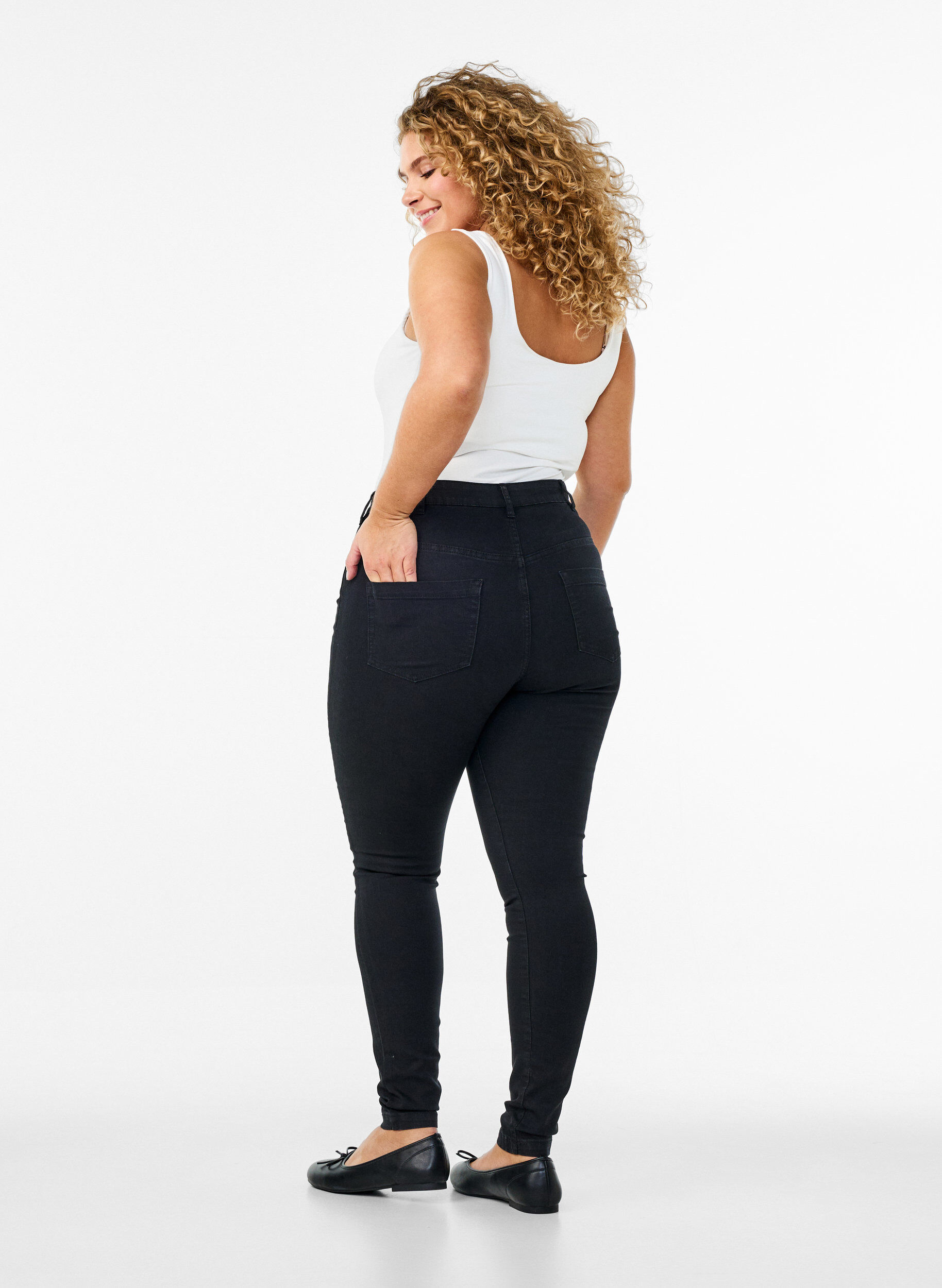 Højtaljede super slim Amy jeans - Sort - Str. 42-60 - Zizzi