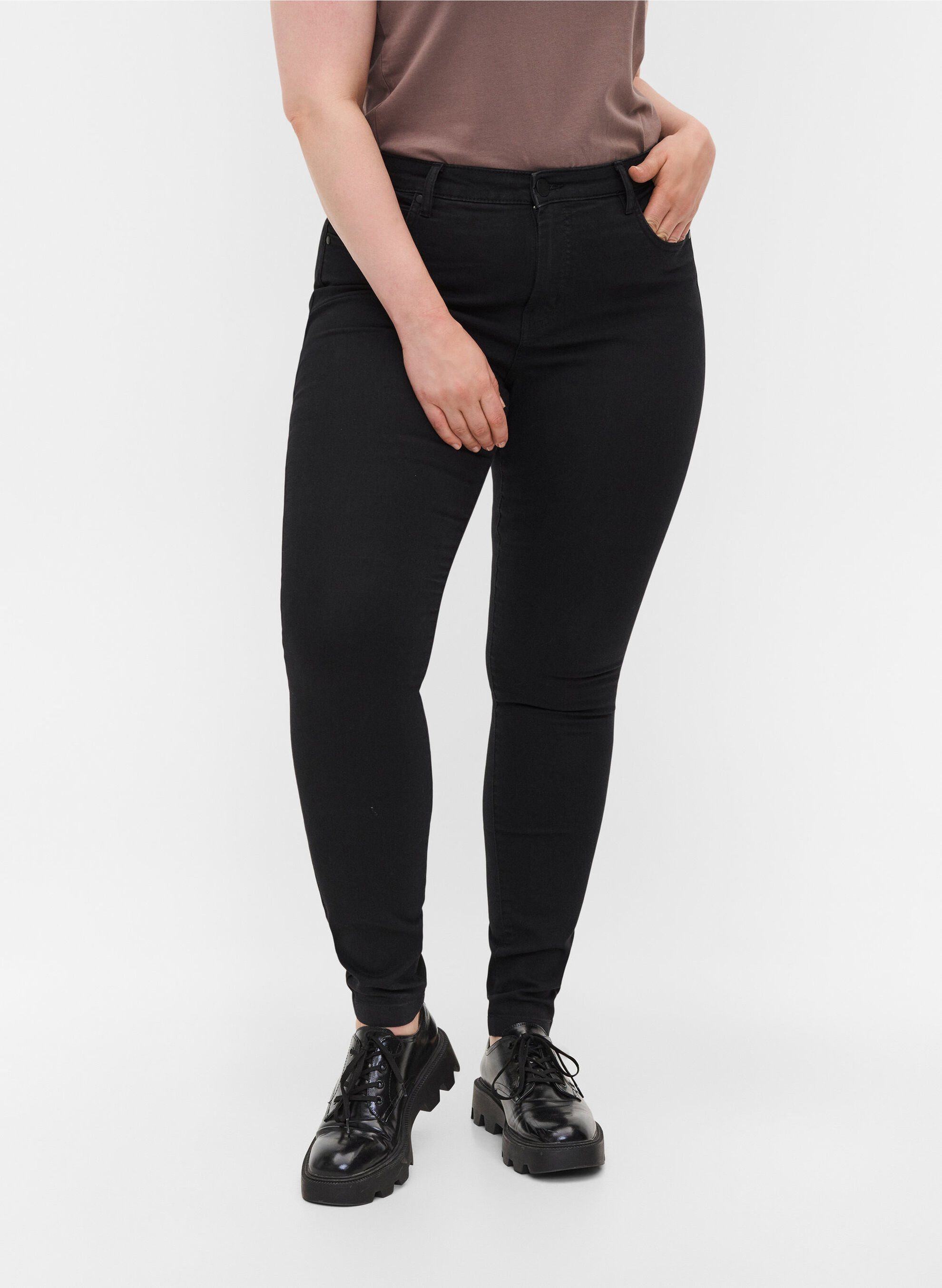 Højtaljede super slim Amy jeans - Sort - Str. 42-64 - Zizzi
