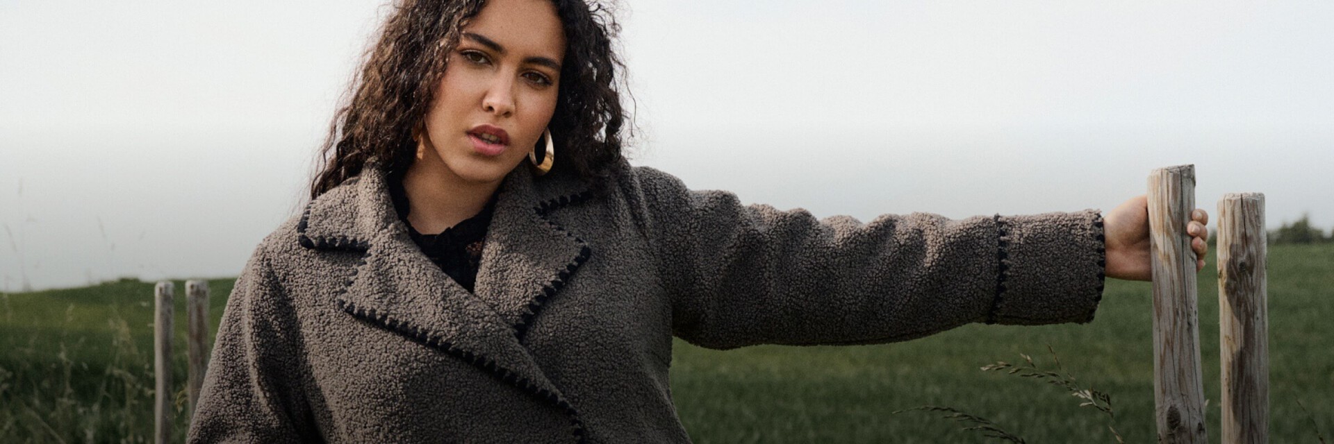 Moderigtigt Plus Size Tøj til Kvinder - Køb Online - Zizzi